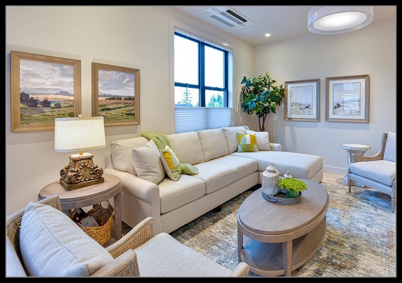 Luxury Condo With King Bedroom, Two Bathrooms, Full Kitchen. - Ashland, OR
