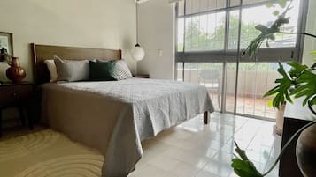 1 quarto, roupa de alta qualidade, edredões de penas
