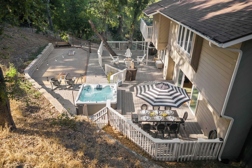 Hidden Oaks Farmhouse By Avantstay Hot Tub, Deck - Paso Robles, CA
