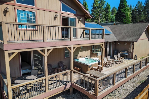 Hot Tub, Game Room, Large Deck W/ Mountain Views, 4bdr Paw Print By Avantstay - Big Bear Lake, CA