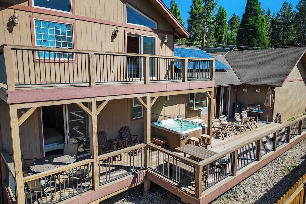 Paw Print Hot Tub, Mountain Views, Game Room, 4mins To Ski Resort! - Big Bear, CA