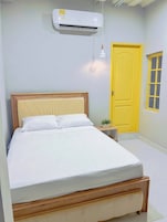 Quarto casal standard, 1 cama de casal e sofá-cama | Wi-Fi de cortesia, roupa de cama