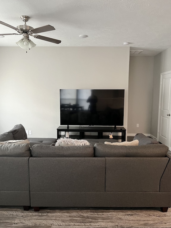 Cozy Clean Brand New 4 Bedroom 2.5 Bath 2car Garage!!! - Cleveland, TX