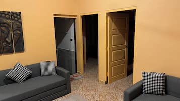 Quarto Familiar | Sala de estar | Televisor LED de 20 polegadas com canais por cabo