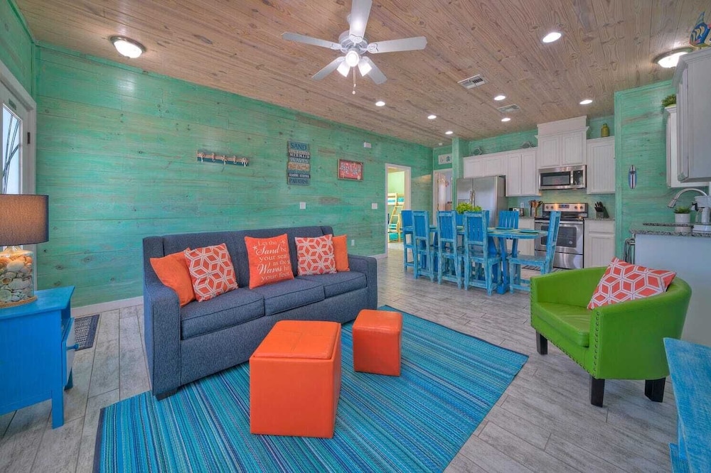 Shared Pool, Walkable To Beach, Vibrant Beachy Design! Bay Bliss By Avantstay - Port Aransas, TX