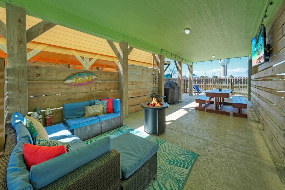 Laid Back Lime By Avantstay | Near Beach W/ Pool, Complimentary Pool Warmer - Port Aransas, TX