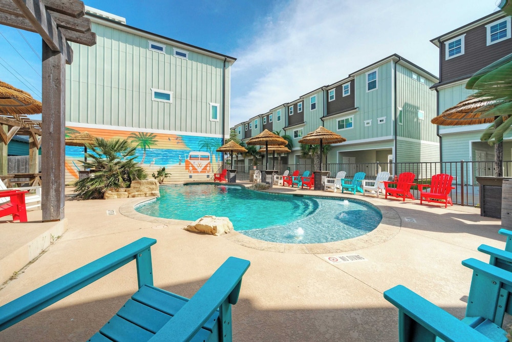 Pool, Rooftop W/ Island Views, Blocks To Beach Seas Your Dreams By Avantstay - Port Aransas, TX