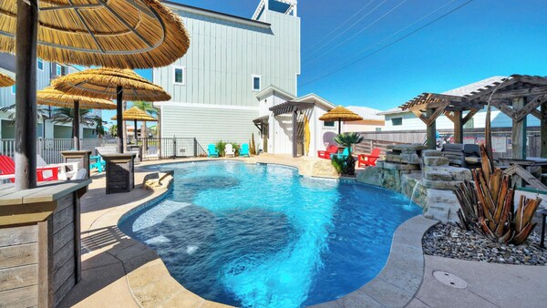 Resort Pool, Walk To The Beach, Island Views Little Beach House By Avantstay - Corpus Christi, TX