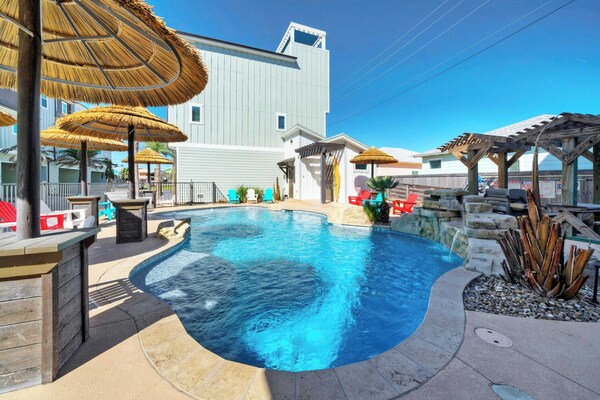 Resort Pool, Walk To The Beach, Island Views Little Beach House By Avantstay - Corpus Christi, TX