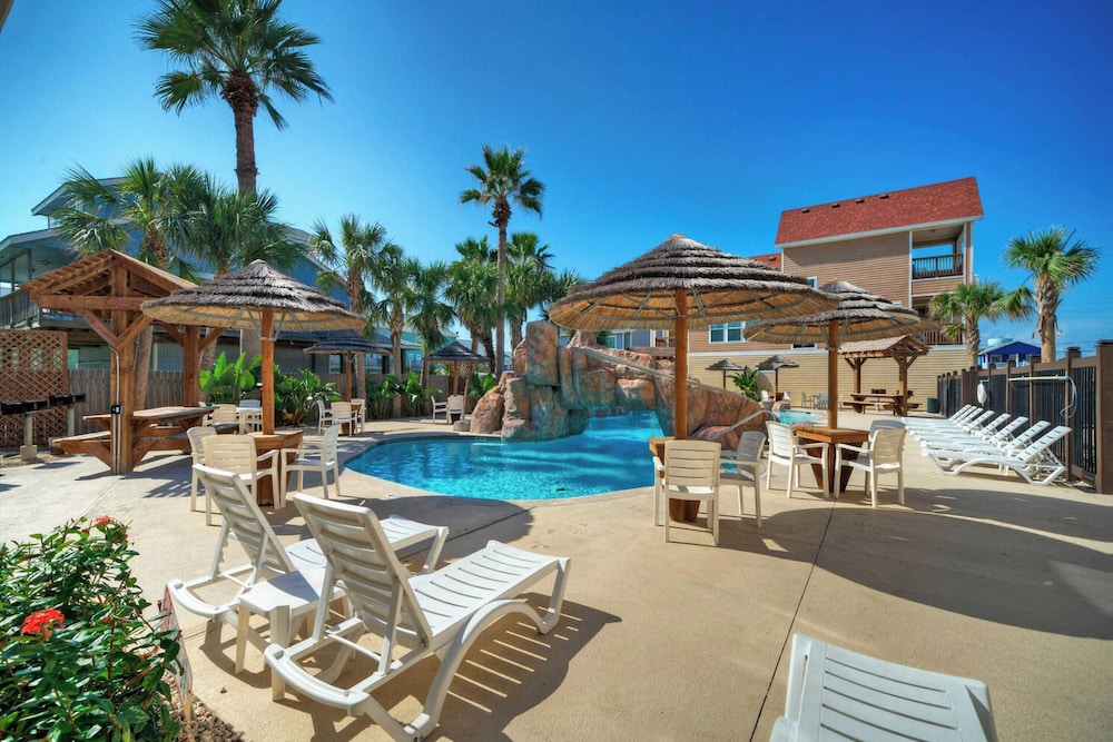 2 Blocks To The Beach, Patio, Resort Pool W/ Slide Tranquil Tides By Avantstay - Corpus Christi, TX