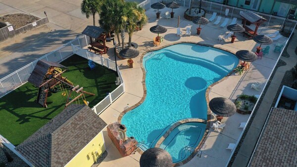 Shared Resort-style Pool, Playground, Patio W/ Bar Tidal Times By Avantstay - Port Aransas, TX
