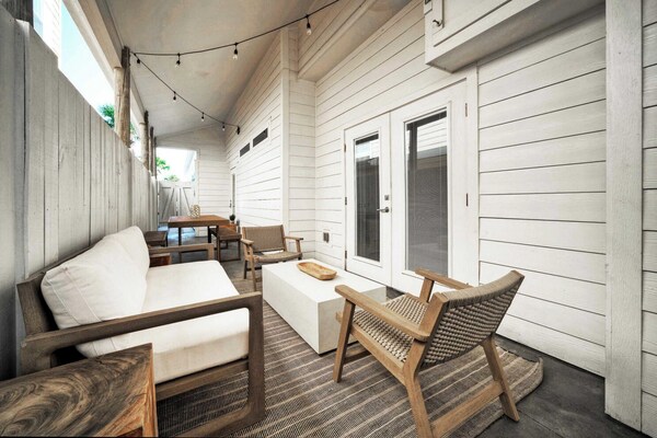 Pool, Playground, Patio Living, Family-friendly Clamshell Cottage By Avantstay - Port Aransas, TX