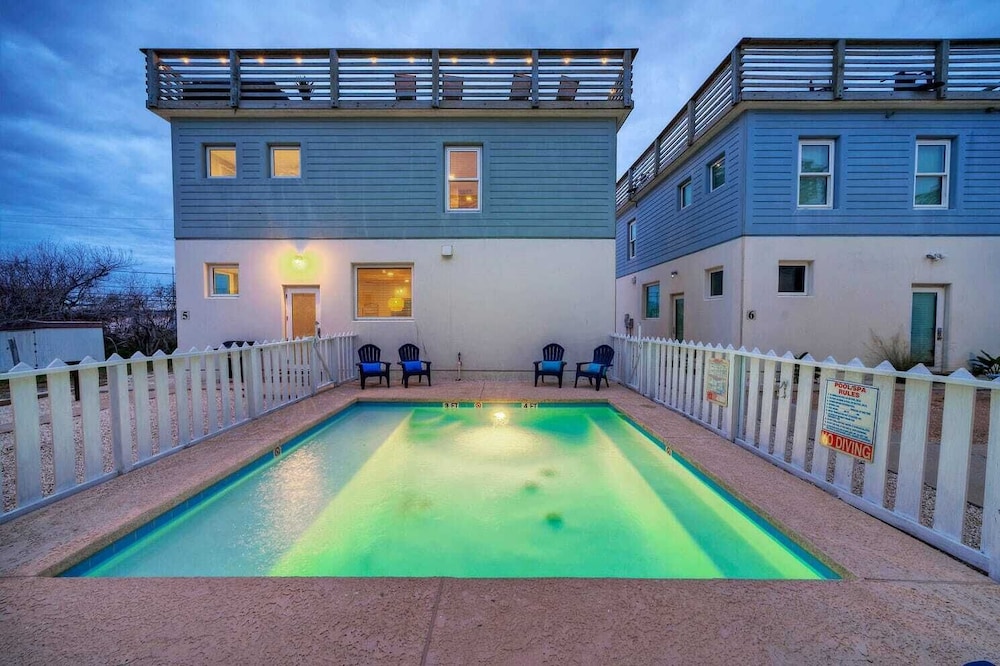 Rooftop Patio W/ View, Pool, Near The Beach Lost Shaker Of Salt By Avantstay - Port Aransas, TX