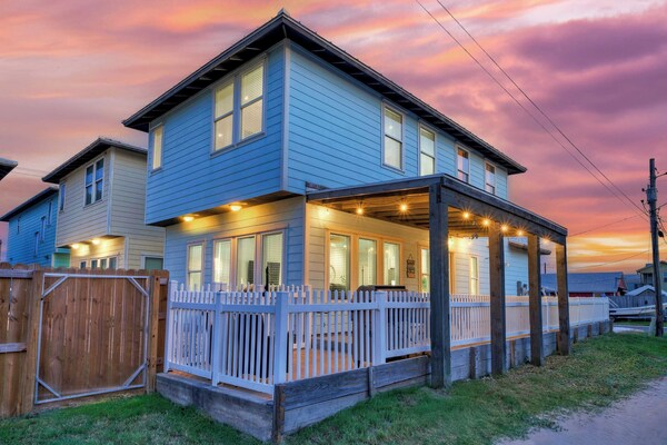 Pool Access, Private Patio Living, Near The Beach Seahorse Cove By Avantstay - Port Aransas, TX