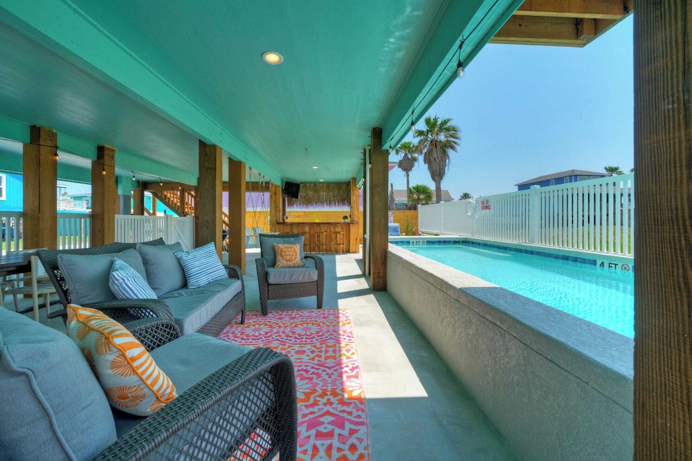 Private Pool, Free Golf Cart, 3 Blocks To Town! Tequila Tides By Avantstay - Port Aransas, TX