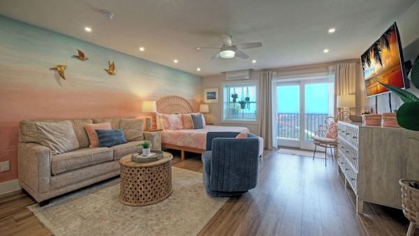 Ocean View W/ Pool, Tennis/pickleball, Beach Access Summer Love By Avantstay - Port Aransas, TX