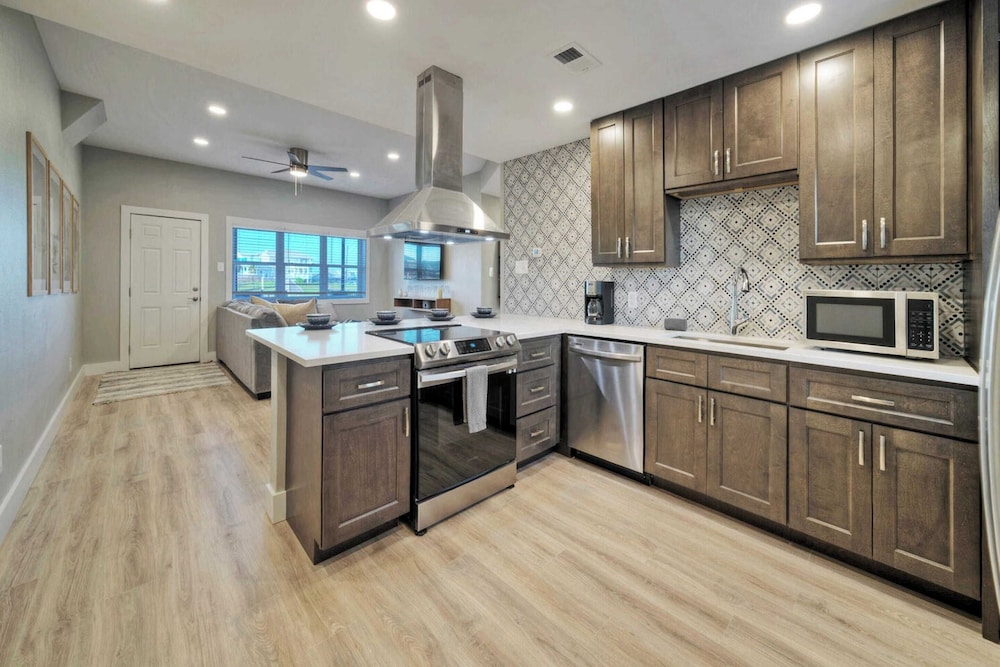 Port A Escape W/ Pools, Patio, Walk To Beach La Concha By Avantstay - Port Aransas, TX