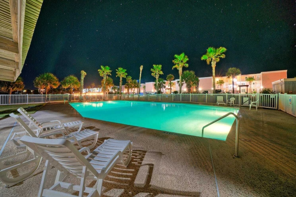 Beachfront, Patio W/ Dune View, 2 Pools, Pickleball Cravin Waves By Avantstay - Port Aransas, TX