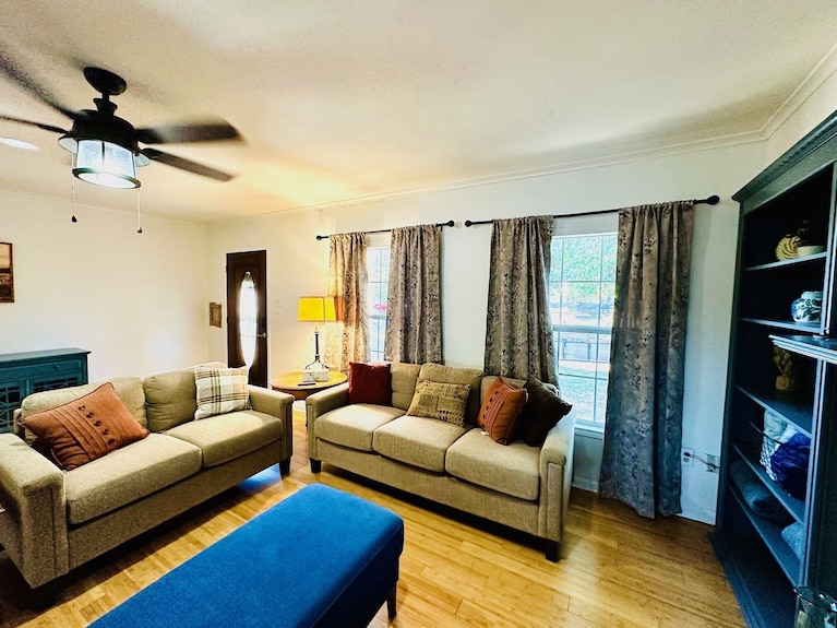 Spacious 2 Master Suites On Live Oak Street - San Angelo, TX