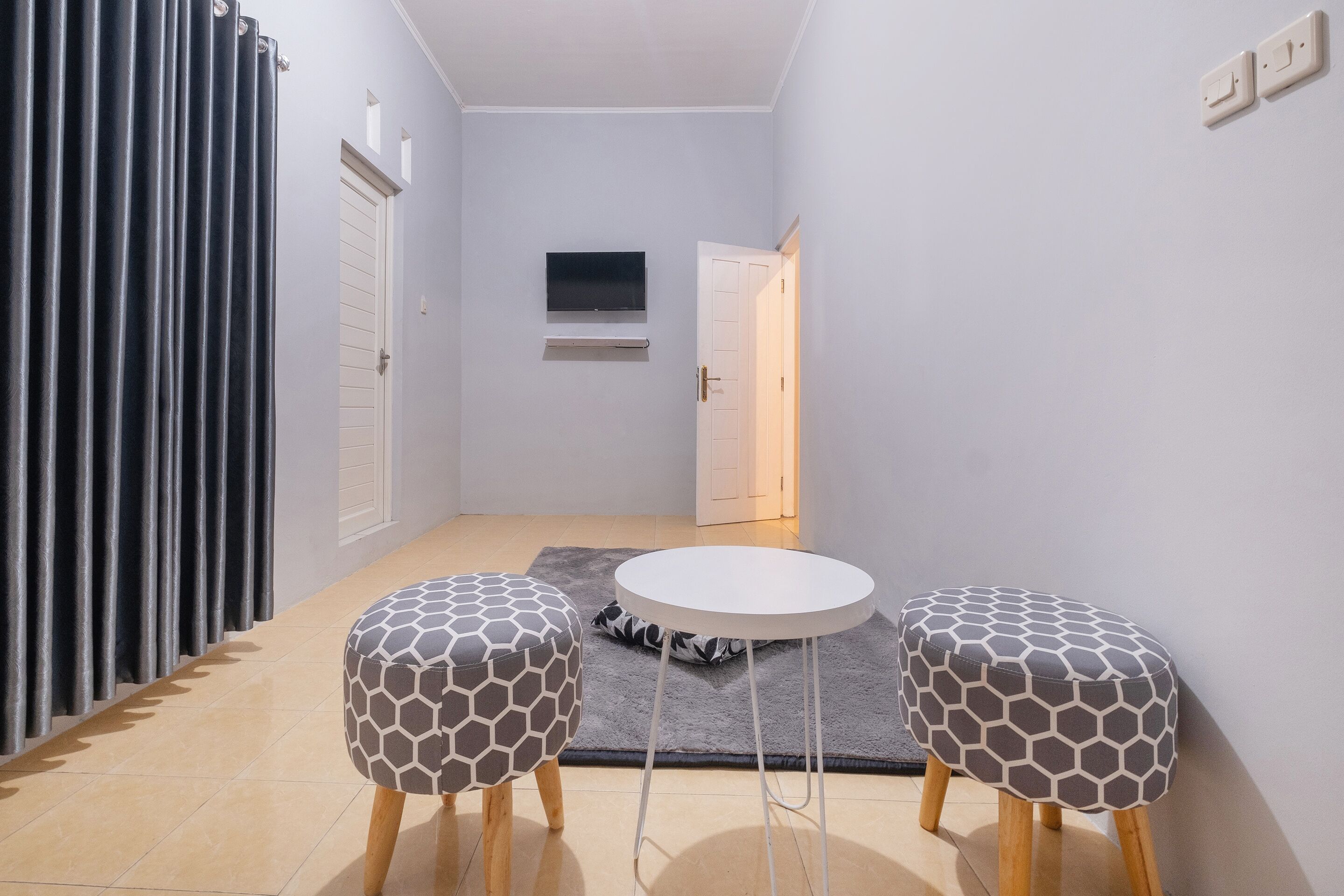 Suite Básica | Secretária adequada para computadores portáteis, Wi-fi grátis 