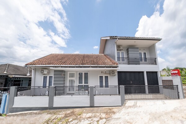 Hotel O Nareswari Guest House Syariah - Magelang