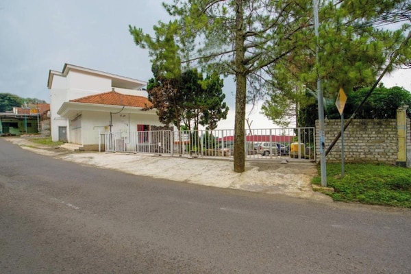 Capital O 3359 Pondok Wisata Jaden Trawas Mojokerto - Trawas