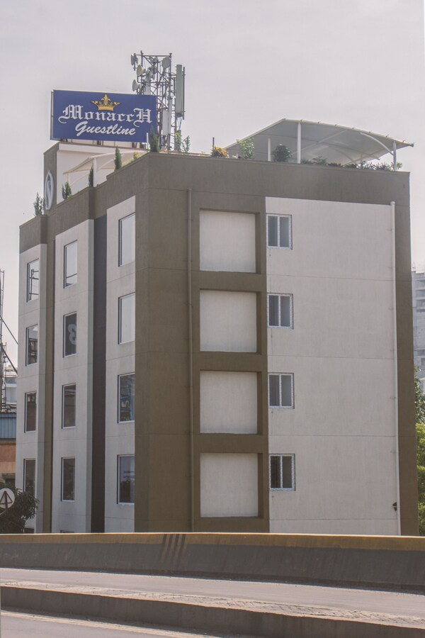 Monarch Guestline Magarpatta - Pune