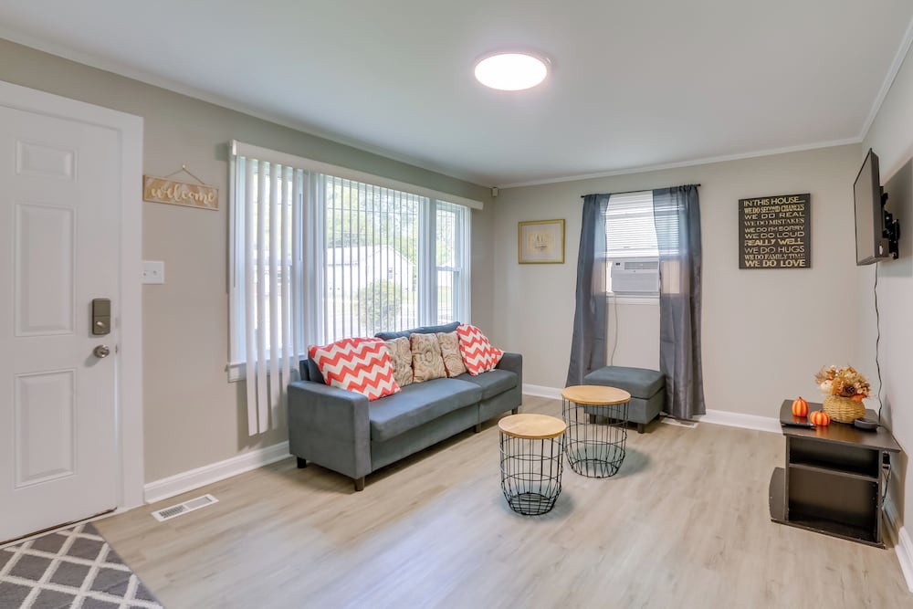 Cozy Greensboro Vacation Rental W/ Deck & Fire Pit - Greensboro, NC