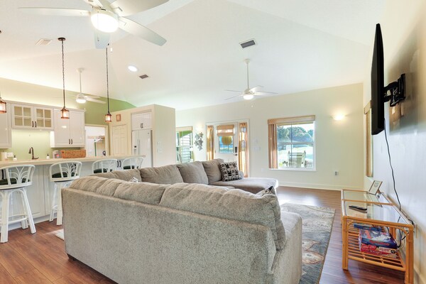 Pet-friendly Fort Pierce Home W/ Screened Porch! - Ocean Bay, Jensen Beach