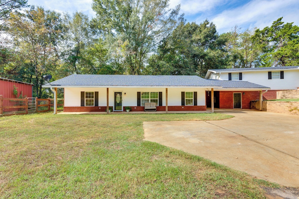 Rural Retreat W/ Covered Porch Near Jackson - Alabama