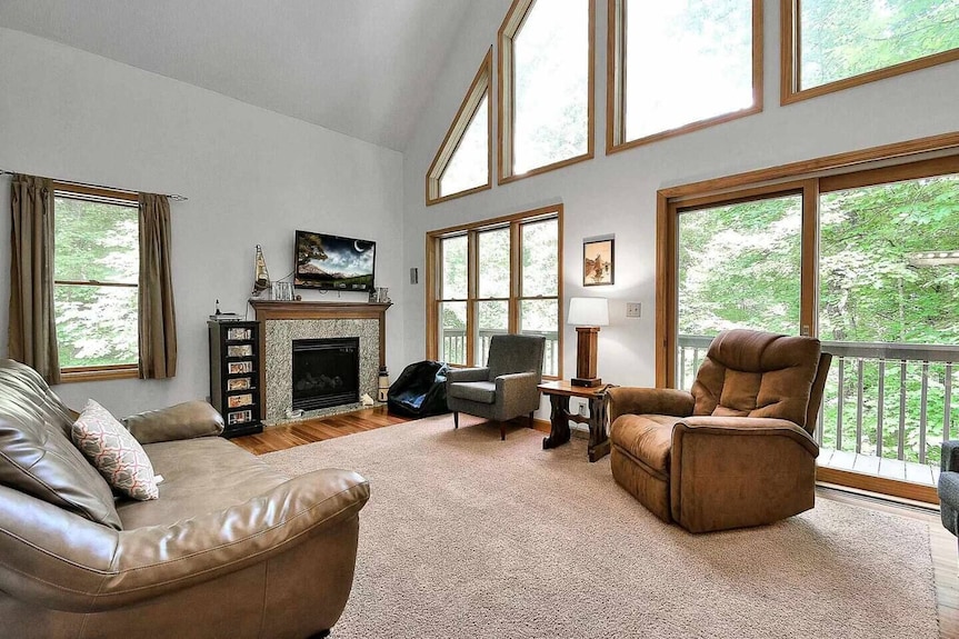 The Chestnut - Hocking Hills Lakeside Oasis!\n - Ohio