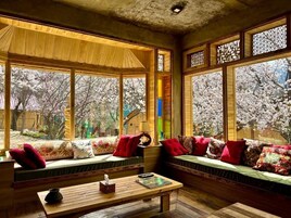 Área de estar no saguão