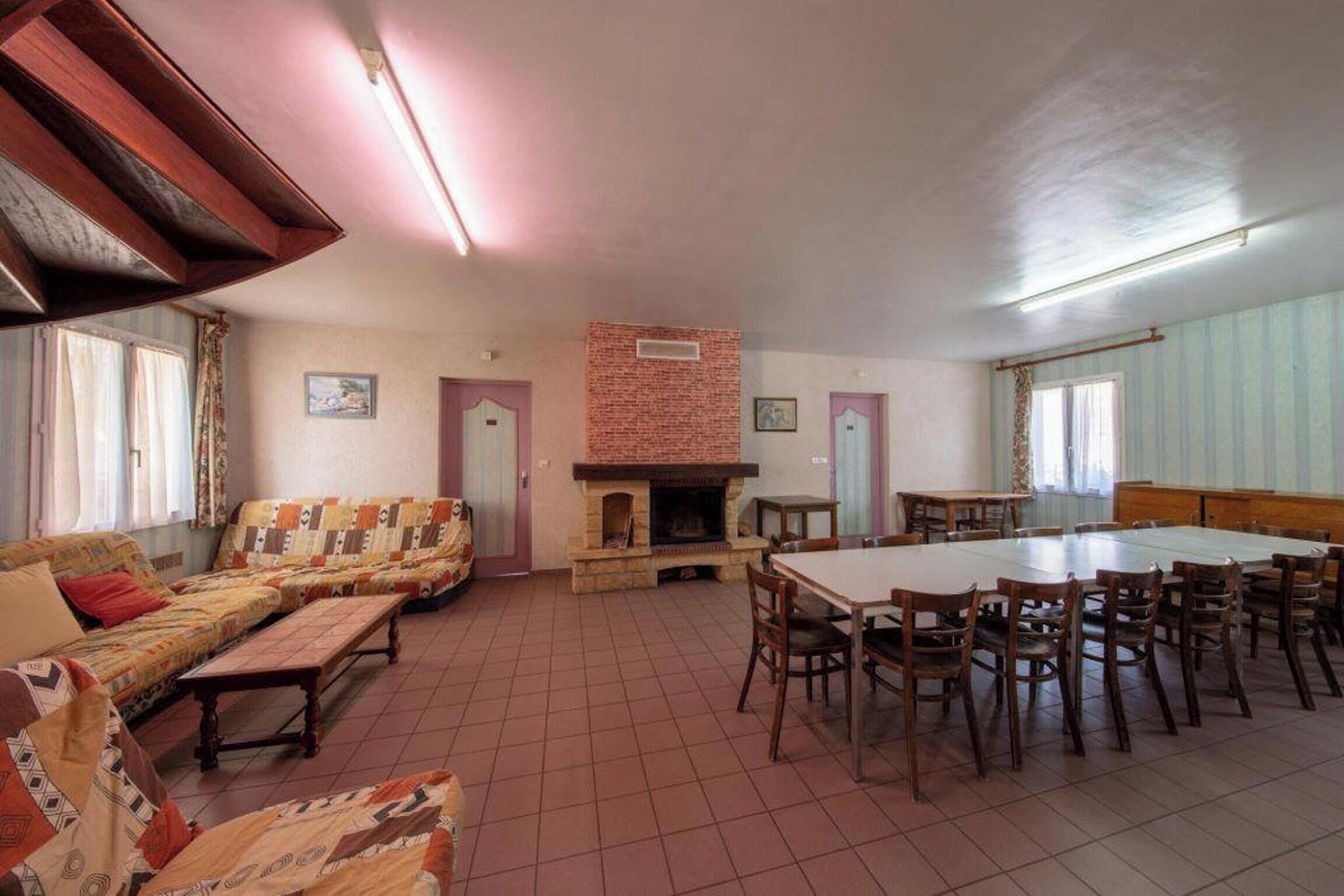 Homerez - Maison Spacieuse à Nevoy Avec Jardin De 200 M² - Gien