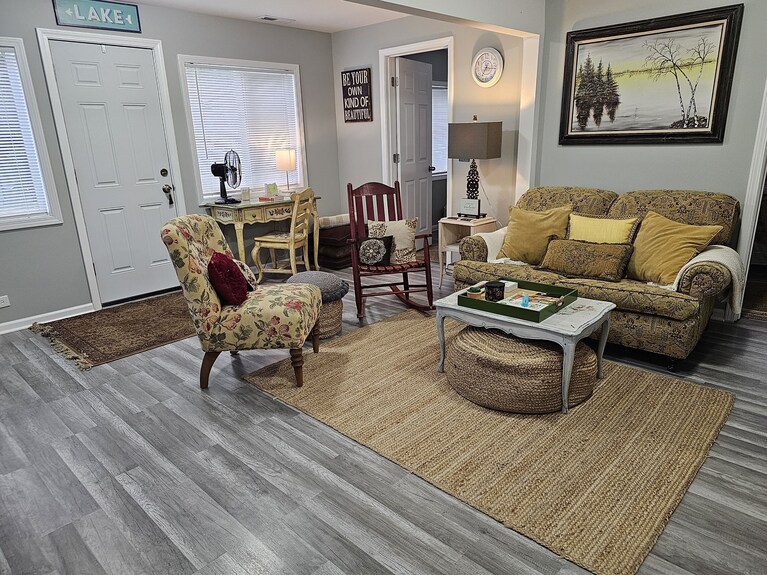 Pet Friendly ($50) 2b/1b Cottage With Large Yard Just Off The Lake! - Illinois