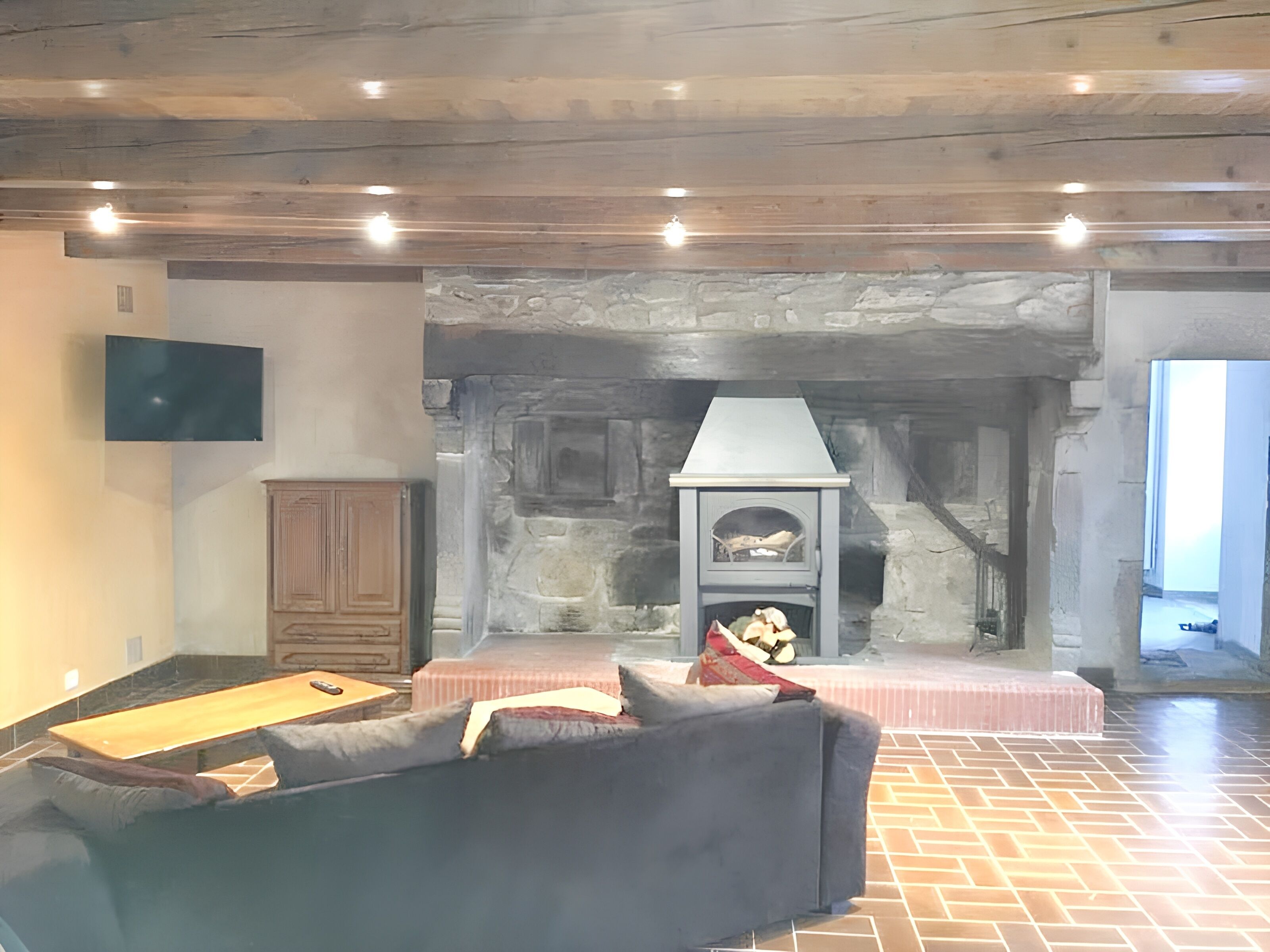 Homerez - Maison Conviviale à Bagnols Avec Terrasse Et Jardin - Mont-Dore