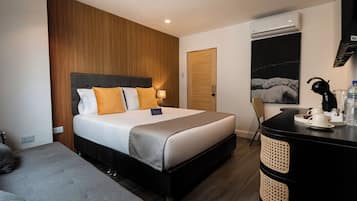 Quarto Duplo Comfort, 1 cama queen-size | Lençóis de algodão egípcio, roupa de alta qualidade, minibar
