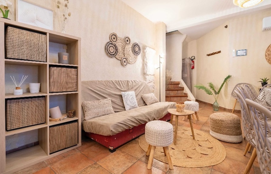 Homerez - Authentiek Huis In Montfrin Met Terras - Beaucaire