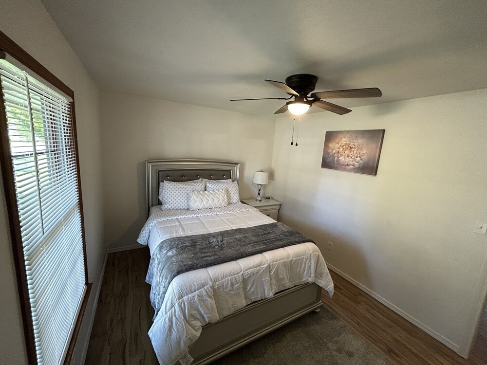 Peaceful Retreat Near Medical Mile In Springfield - Springfield, MO