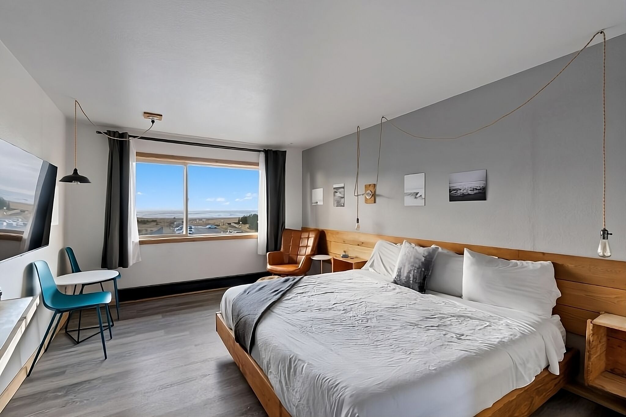 Experience Coastal Comfort! Indoor Swimming Pool, Pets Allowed, Free Parking! - Long Beach, WA