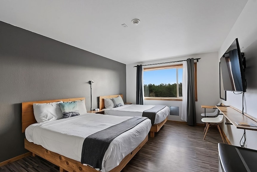 Beach Lover's Paradise! Indoor Pool, 2 Relaxing Units Near Long Beach Peninsula! - Long Beach, WA