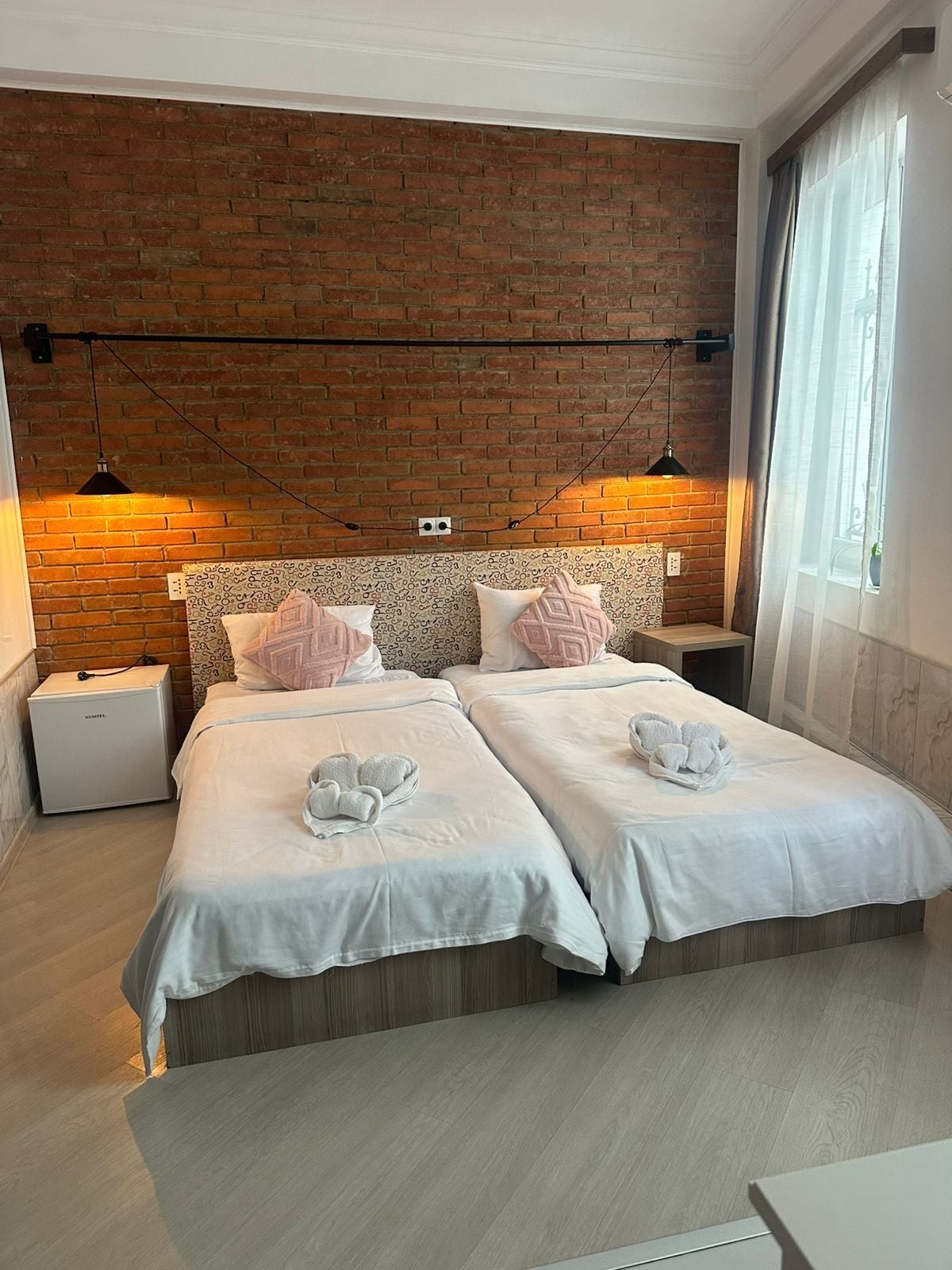 Quarto Duplo ou Twin Standard | Secretária, Wi-fi grátis, roupa de cama fornecida 