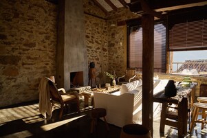 Suíte premium | 2 quartos, roupas de cama premium, edredons de pluma, Wi-Fi de cortesia