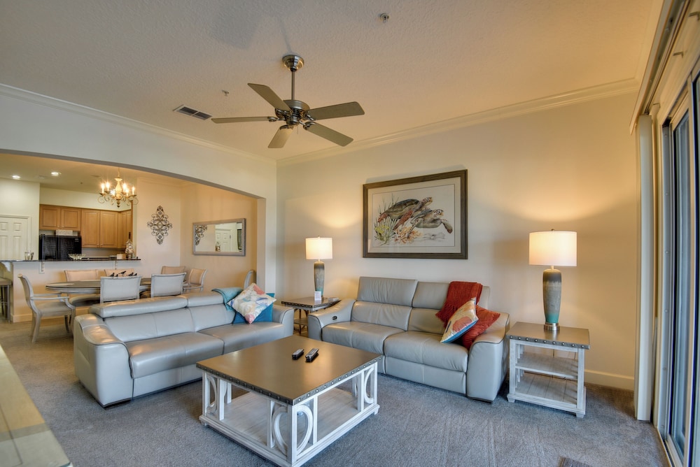 Spacious Palm Coast Condo: Balcony, Beach Access! - Palm Coast, FL