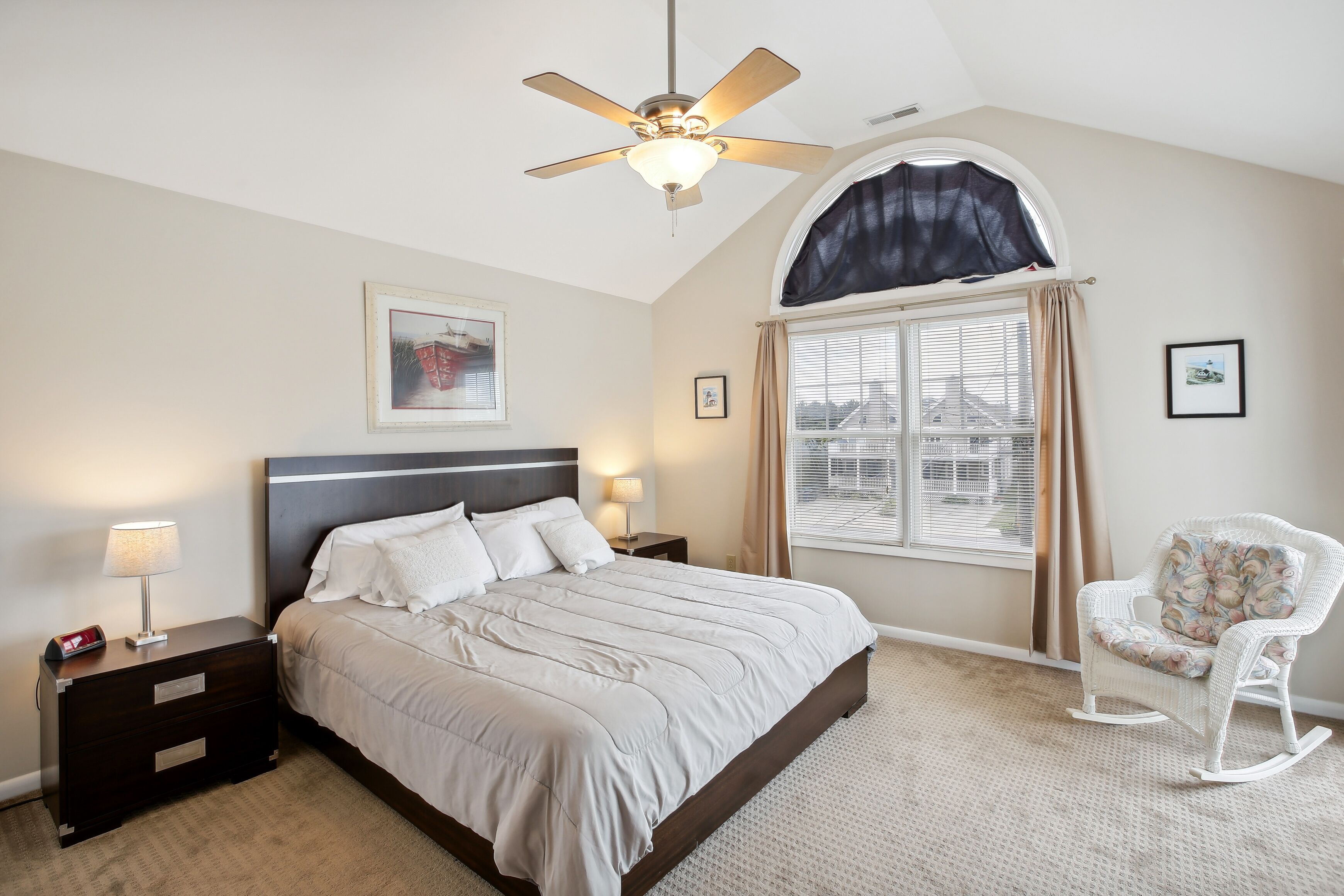 Casa (5 Bedrooms) | 5 quartos, secretária adequada para computadores portáteis 