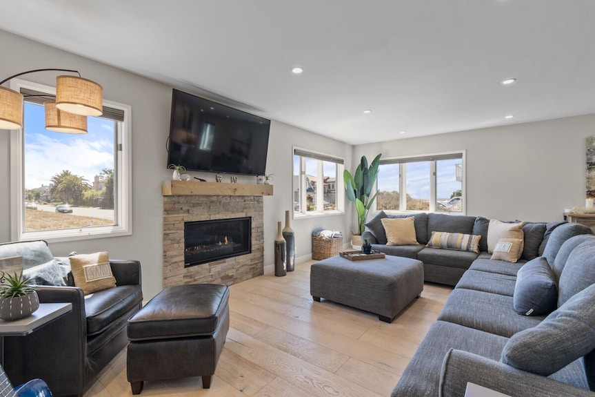 Luxury Beach House Near Downtown Main Street Half Moon Bay - Half Moon Bay, CA