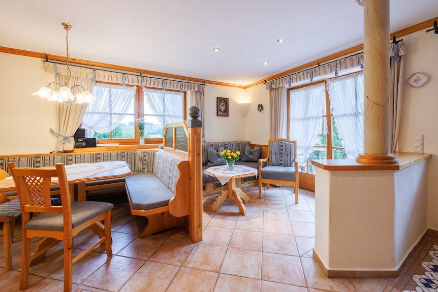 Ferienwohnung 65qm, Terrasse, Kochnische, 2 Schlafz., 1 Wohnschlafz., Max 5 P - Ruhpolding