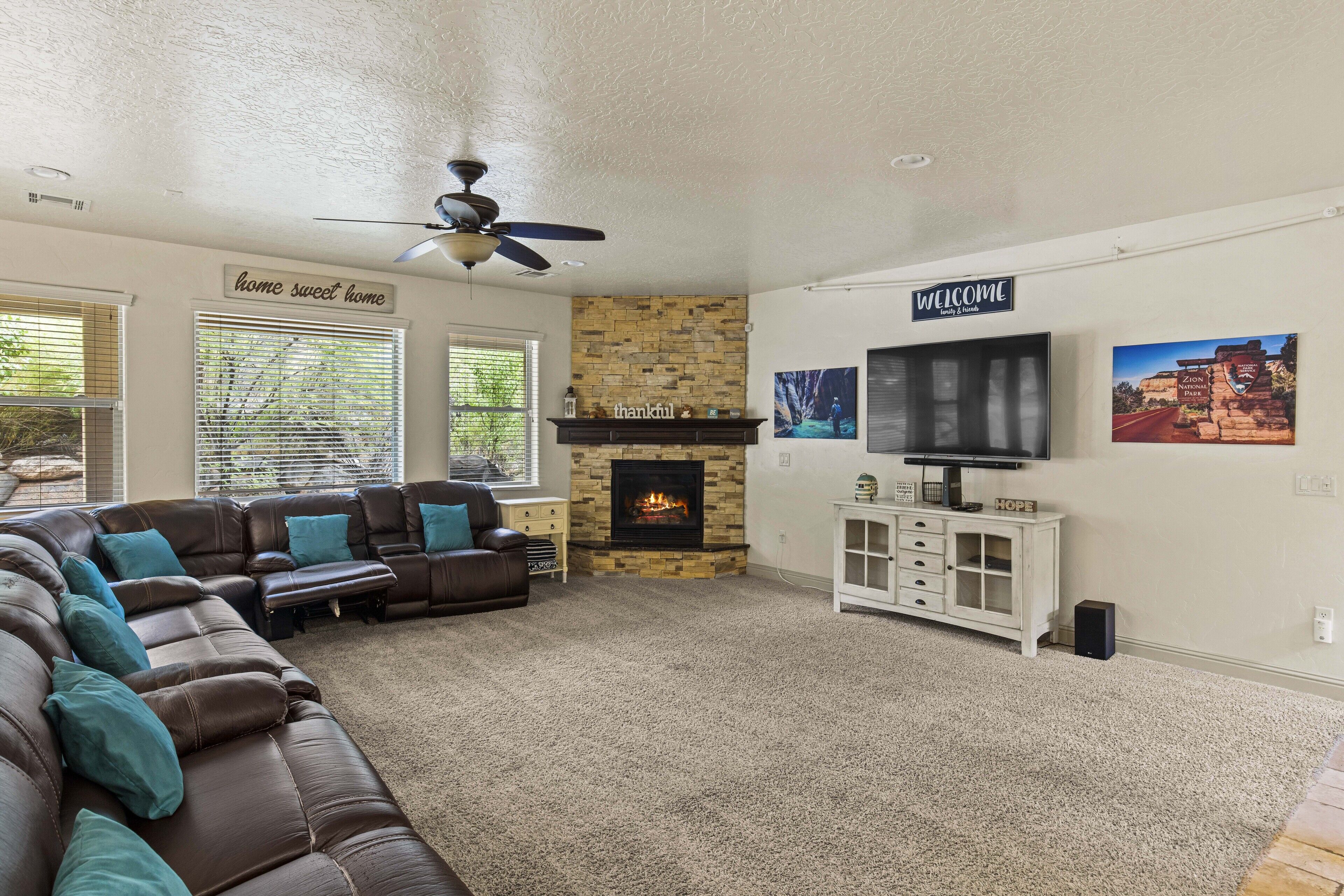 Hot Tub Game Room. Sleeps 17. You Tube Tv. 20 Minutes To Zions Natl Park - La Verkin, UT