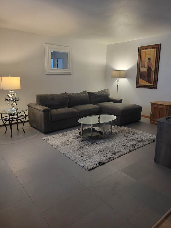 Relaxing Midtown Suite With Self Check-in - Alaska