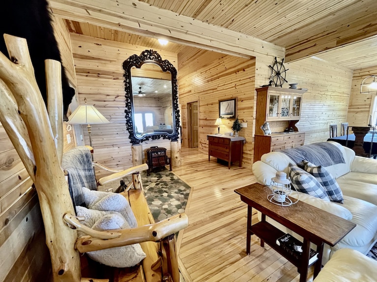 4bd/5ba Luxe Log Cabin - Sunset View Of Torch Lake, Hiking Trails, Premier Golf - Torch Lake, MI