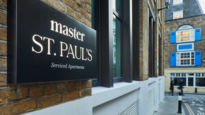 Placa para Master St. Paul's Serviced Apartments.
